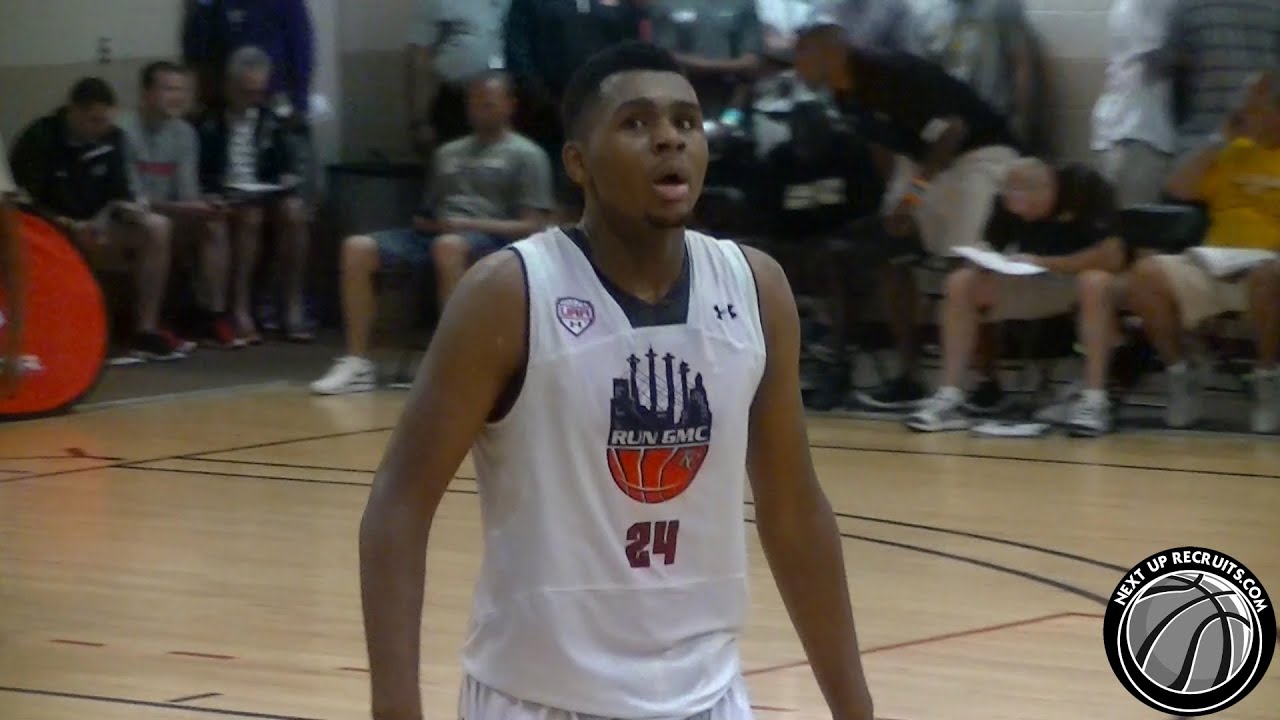 Kevin Puryear bangs dunk overtop defender @ Under Armour Finals - KC ...