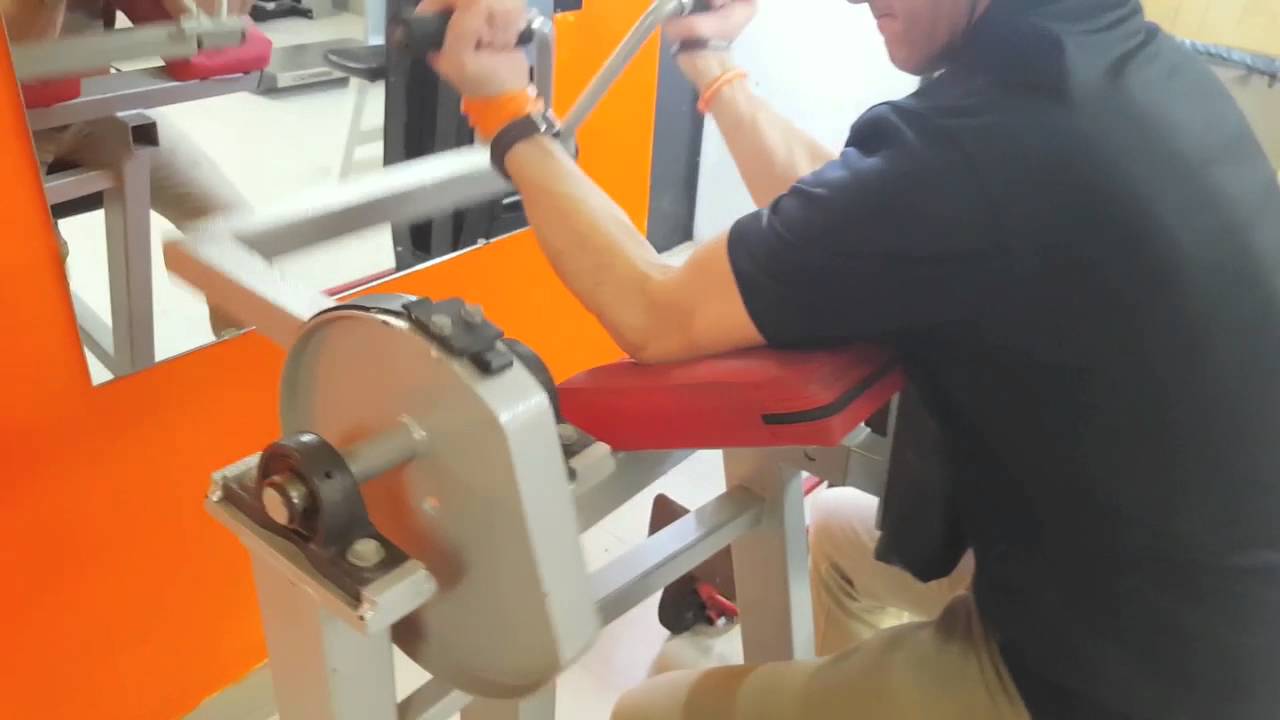 How To Use a Bicep Curl Machine - YouTube