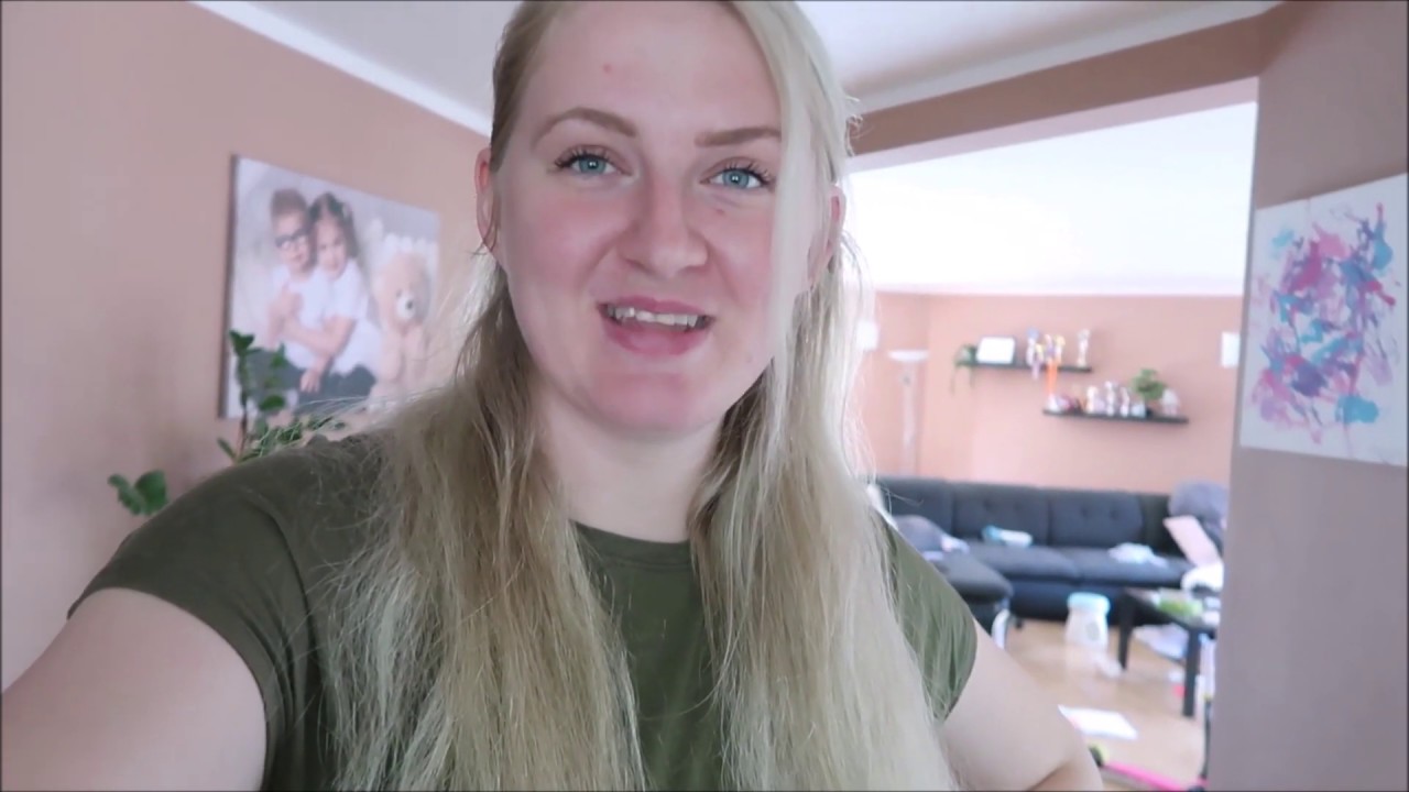 VIKY NATÁČÍ | HRAJEME SI A STAVÍME BUDKU - YouTube