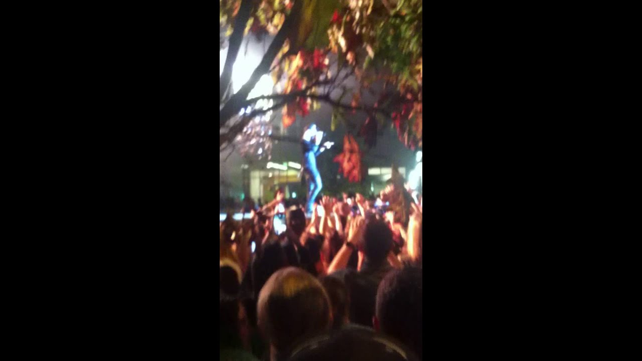 Sam Hunt singing House Party in Nashville,TN 10/28/15 - YouTube