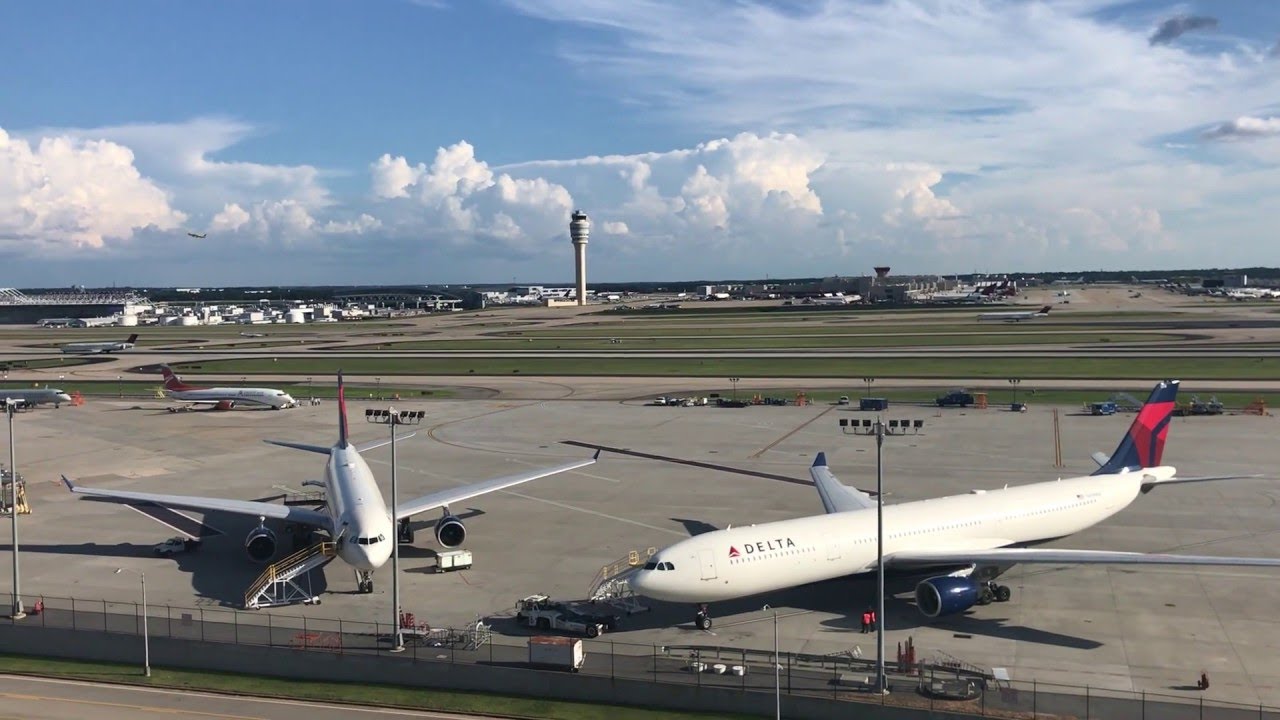 LIVE ATL AIRPORT (WITH ATC) - YouTube