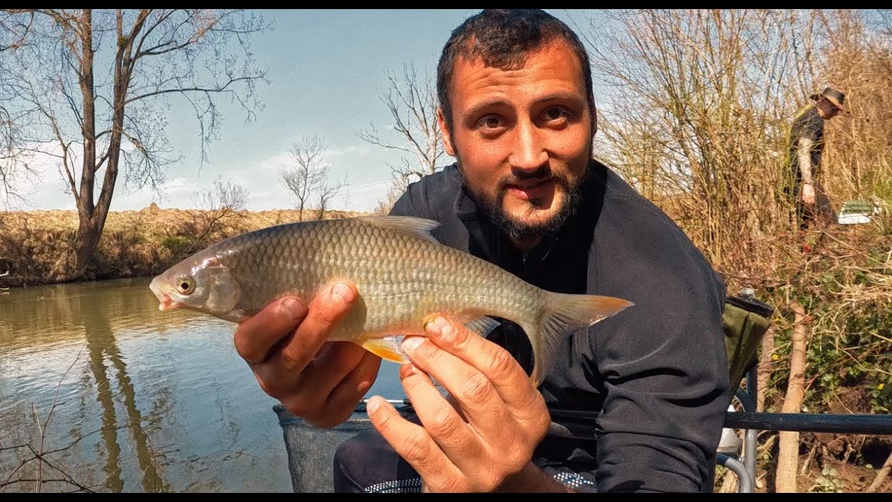 Pecanje plotice na travu sa drugarom- opet sam upao u vodu! - YouTube