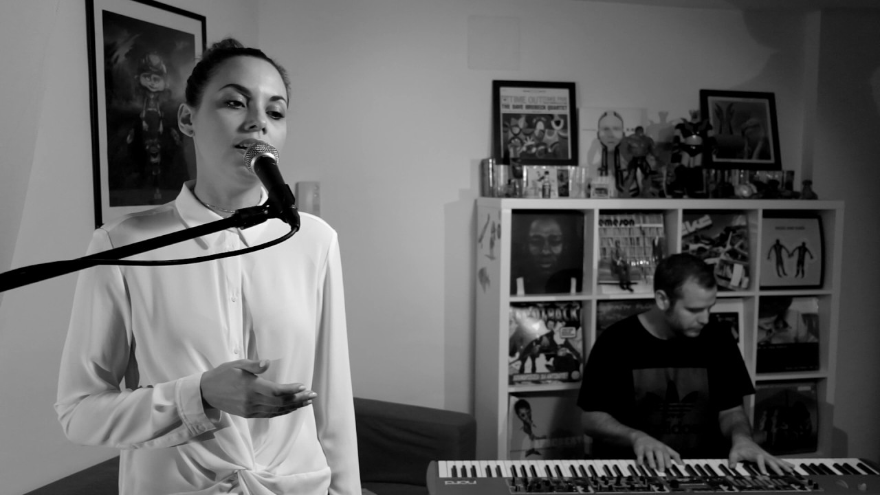 Sara Bee - Birdcage live version - YouTube
