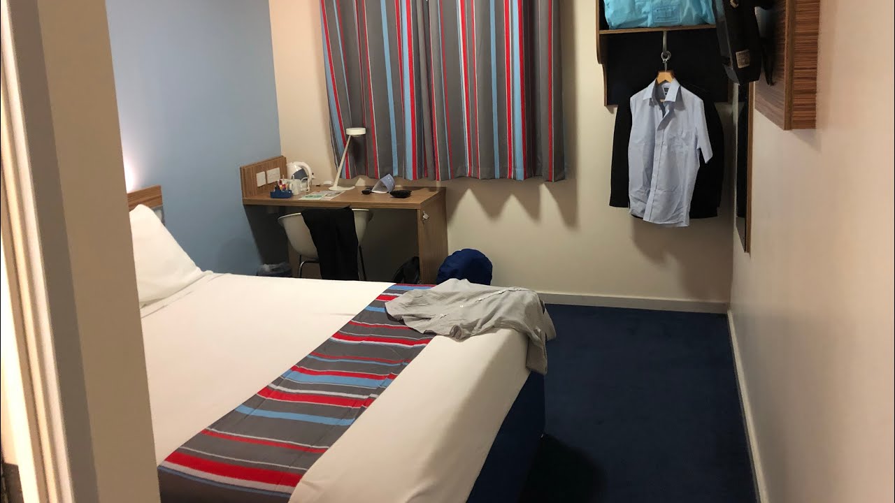 Travelodge Tower Bridge London Hotel Room Tour - YouTube