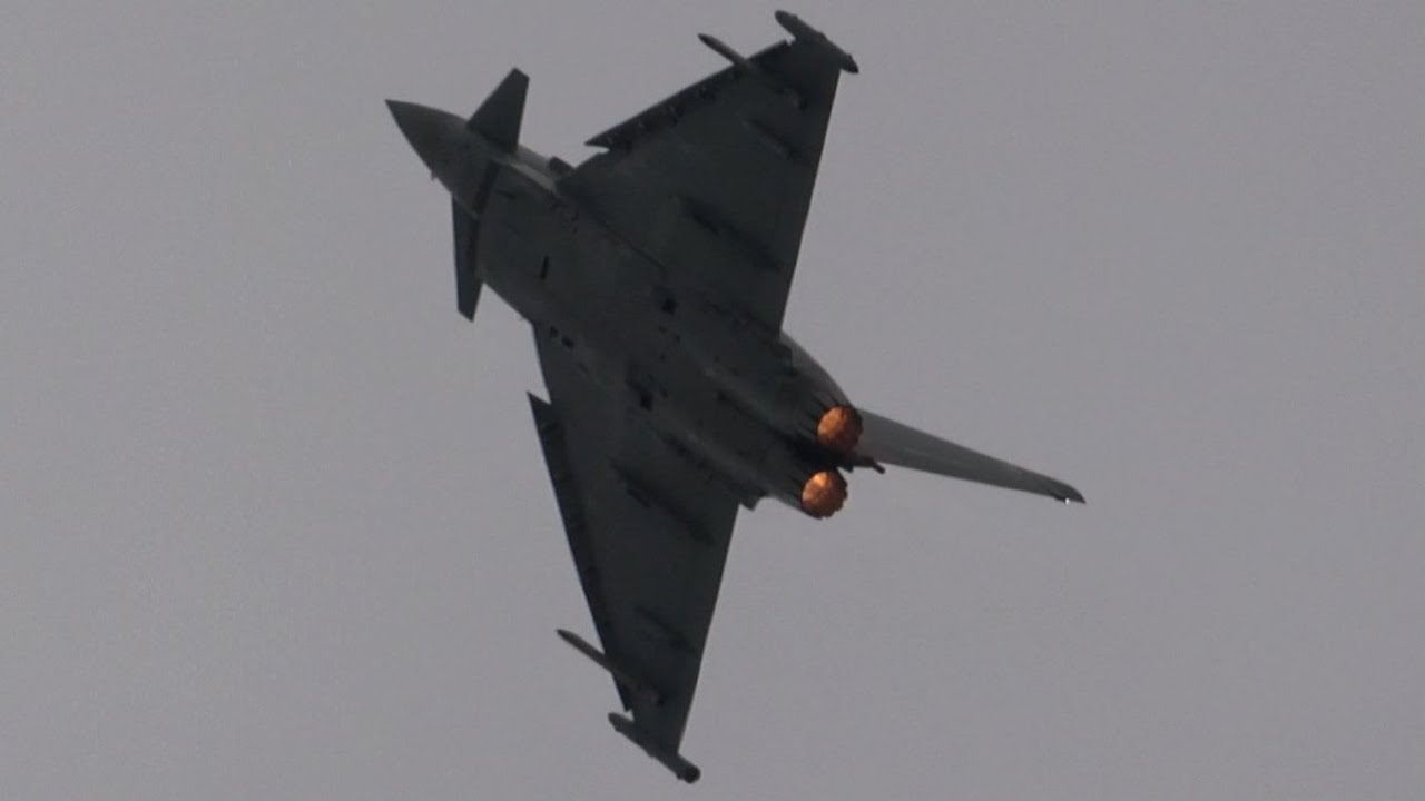 4Kᵁᴴᴰ 2x RAF Eurofighter Typhoon LOUD Vertical Takeoff - YouTube
