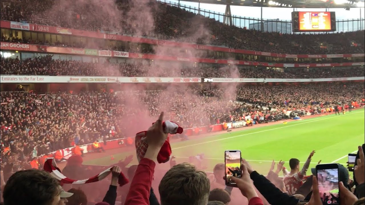 Arsenal Fans At North London Derby *VICTORY* (4-2) - YouTube