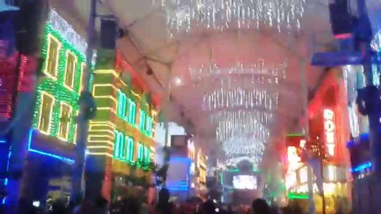 Movie World White Christmas - Lighting up Main Street - YouTube