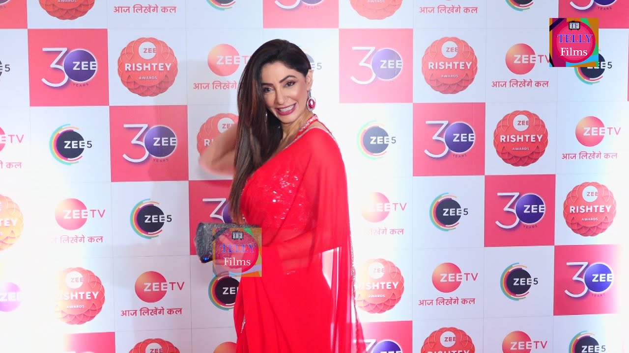 Reyhna Pandit looks beautiful red saree on the red carpet of Zee ...