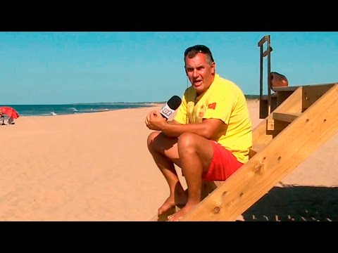 Richard Corbo, el guardavidas de la playa nudista Chihuahua