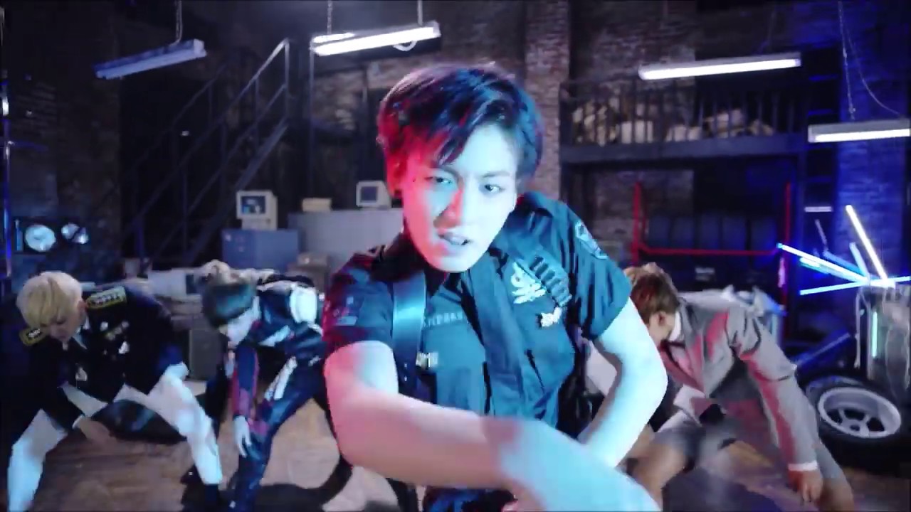 [MV&무대 교차 편집] 방탄소년단(BTS) - 쩔어(DOPE) - YouTube