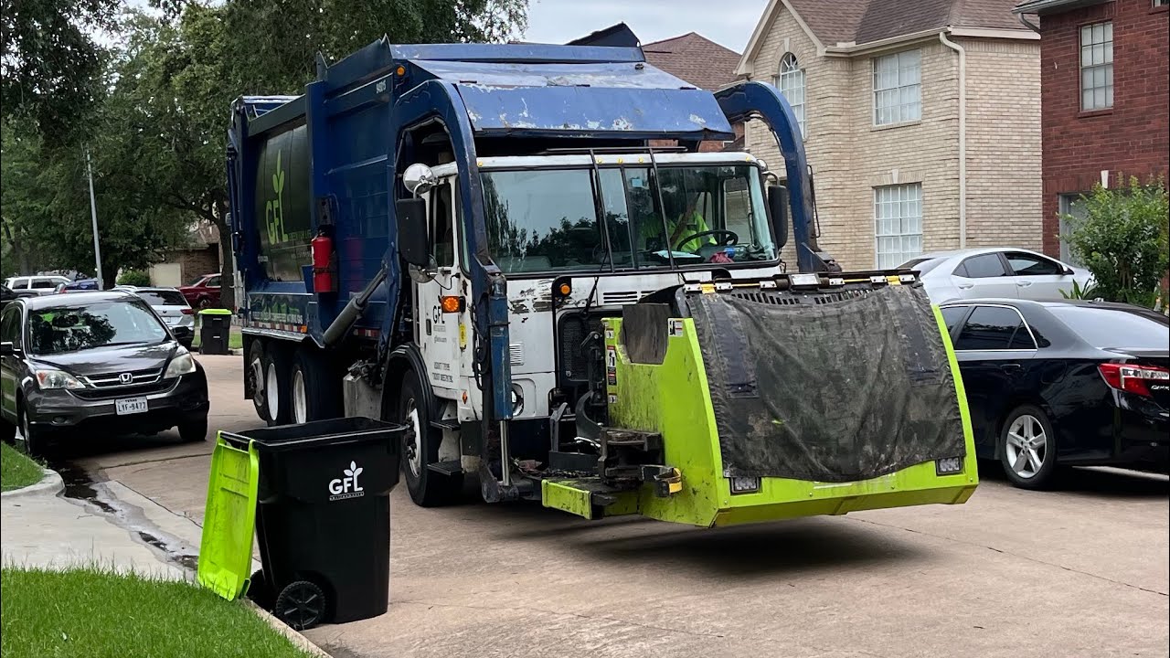 GFL:Autocar ACX CNG Heil Half/Pack/Curotto can on trash 945015 - YouTube