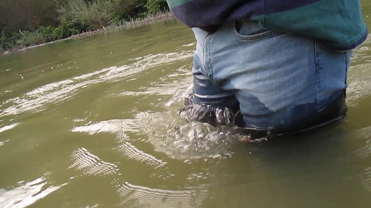 Waders in deep water - YouTube