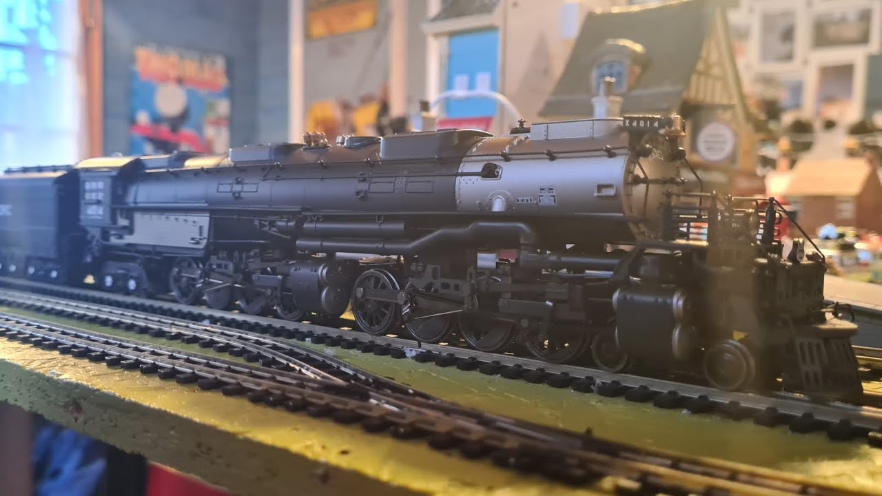 Rivarossi HO Scale Union Pacific Big Boy No.4014 running in Trainsville ...