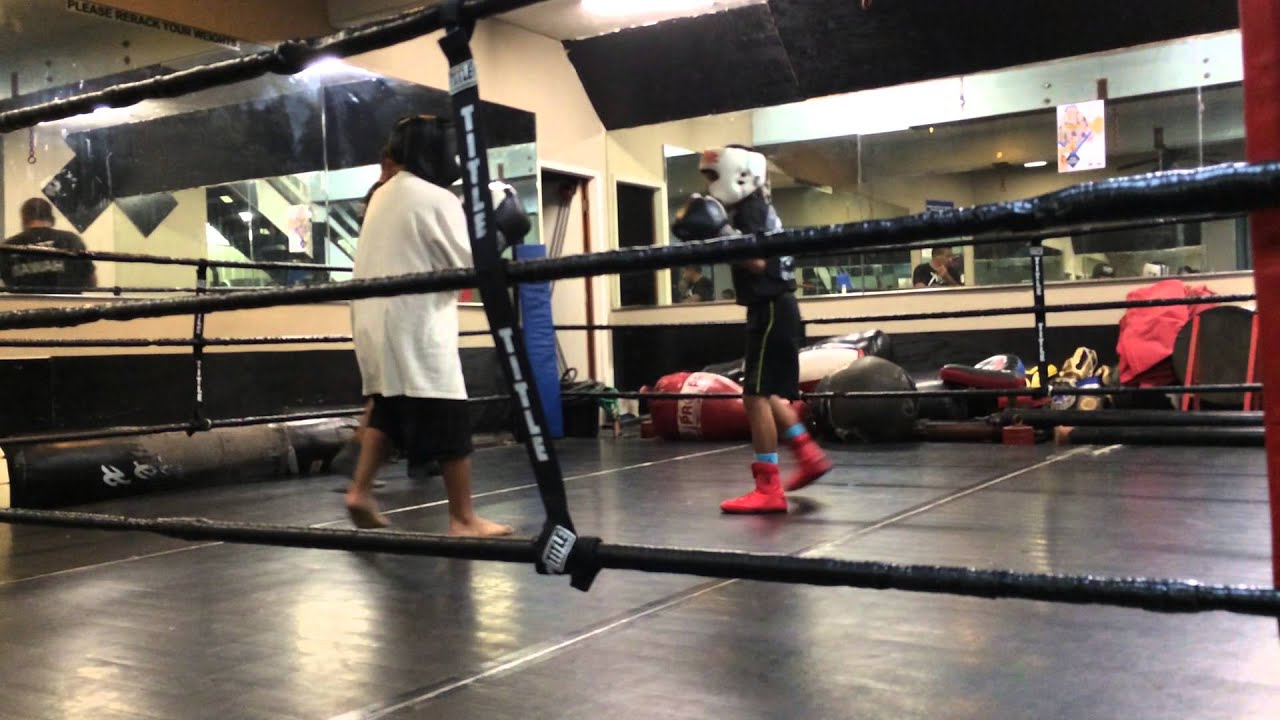 Ej & Danniel sparring-central Maui boxing club - YouTube