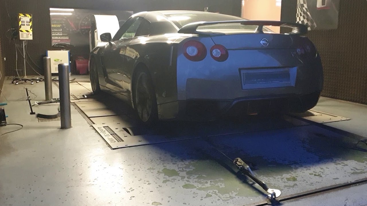 Nissan gtr R35 pop And bang speed motors - YouTube