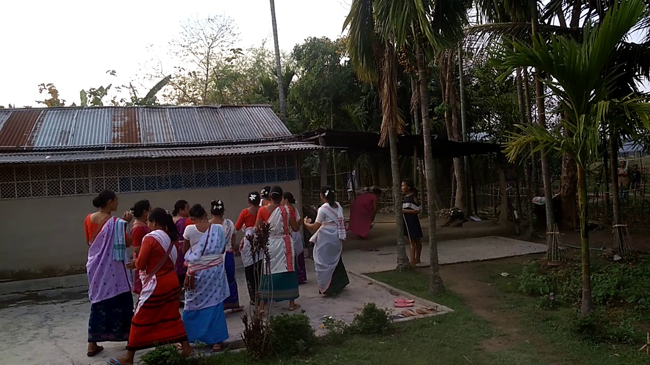 Bihu dance at balijan - YouTube