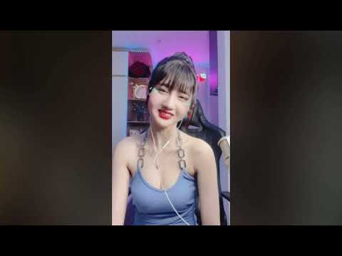 Very Cute Brunette Vietnamese Girl hangdautay12 Posing Hot On Bigo Live