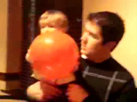 Brodie hold on to that balloon.3gp