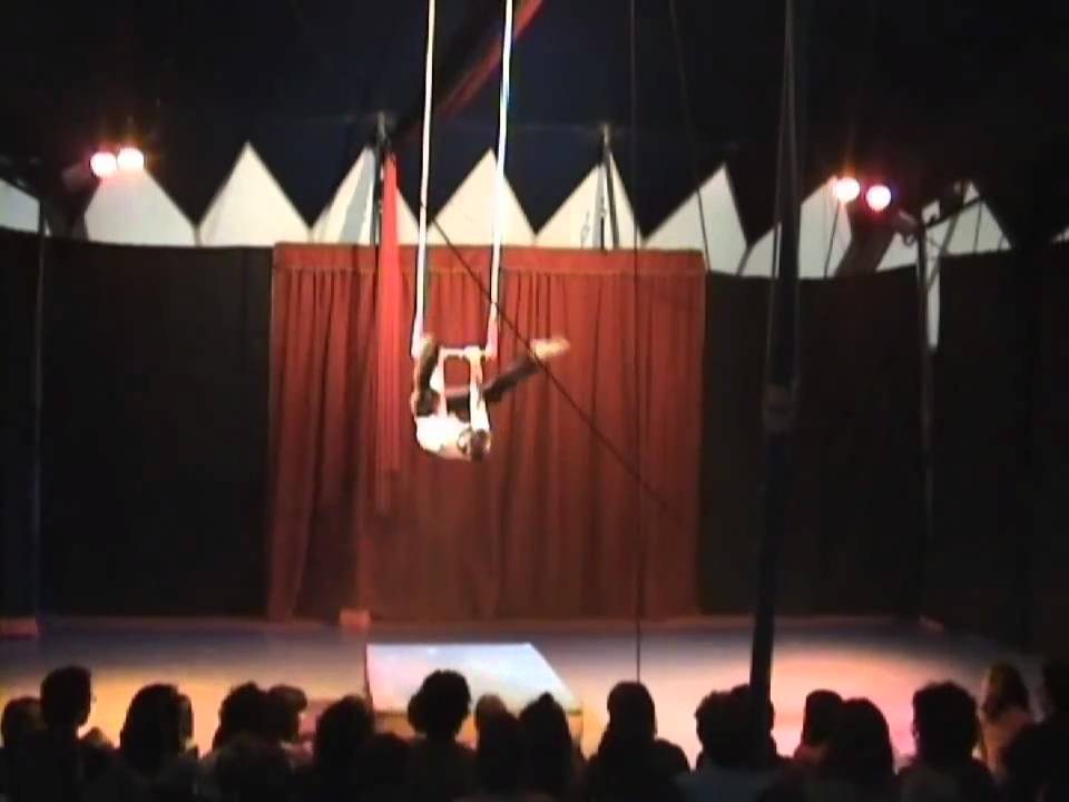 Trapezón, Número cómico de trapecio, Comic trapeze act. Iñaki Erdocia ...