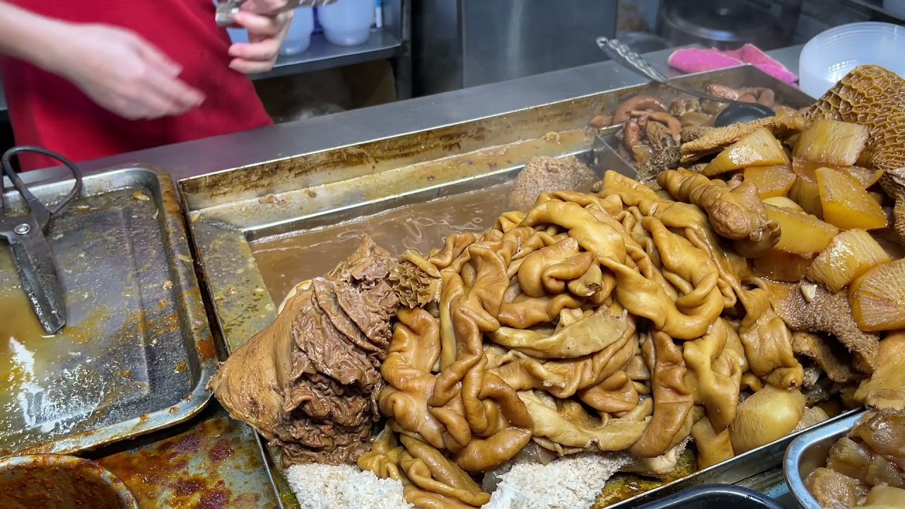 Beef offal soup in Guangzhou China Street Food - YouTube