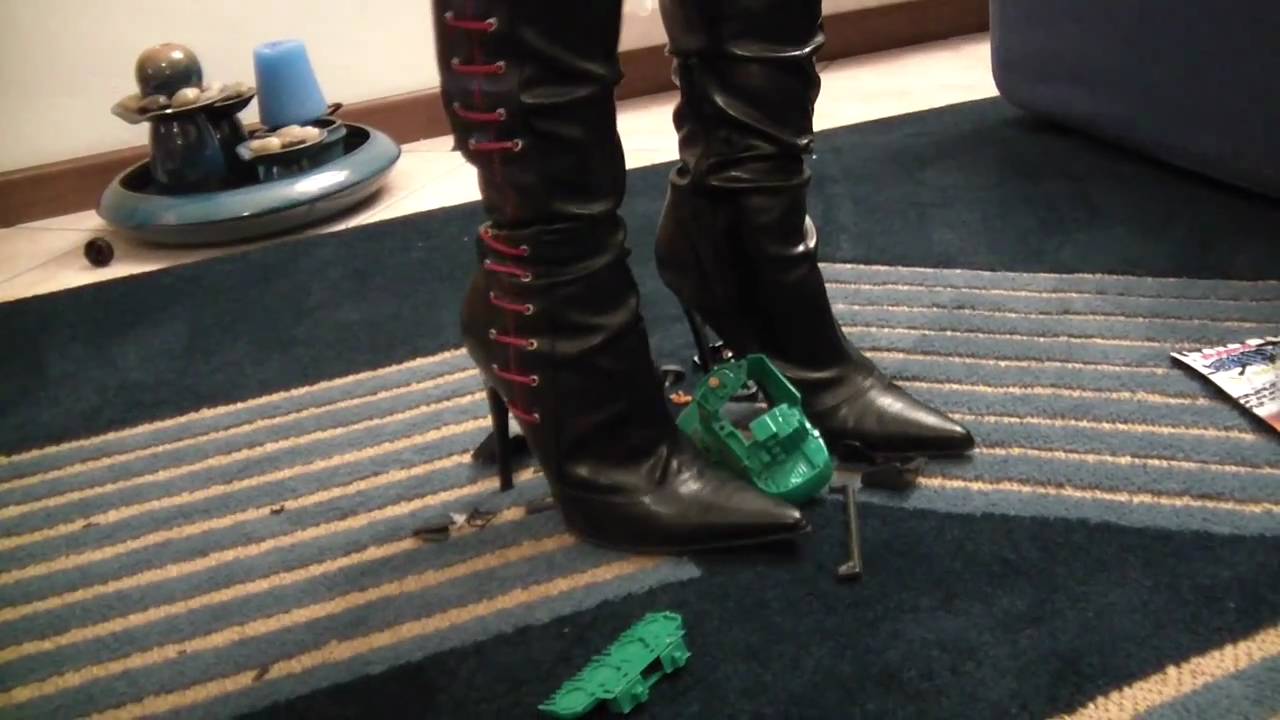 Toy Crush 1 di 3 the Boots - YouTube