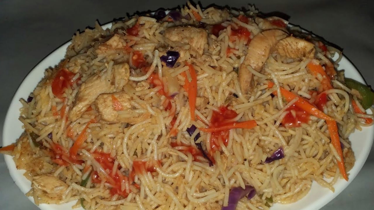 Chicken chow mein pakistani style|hira jaffery - YouTube