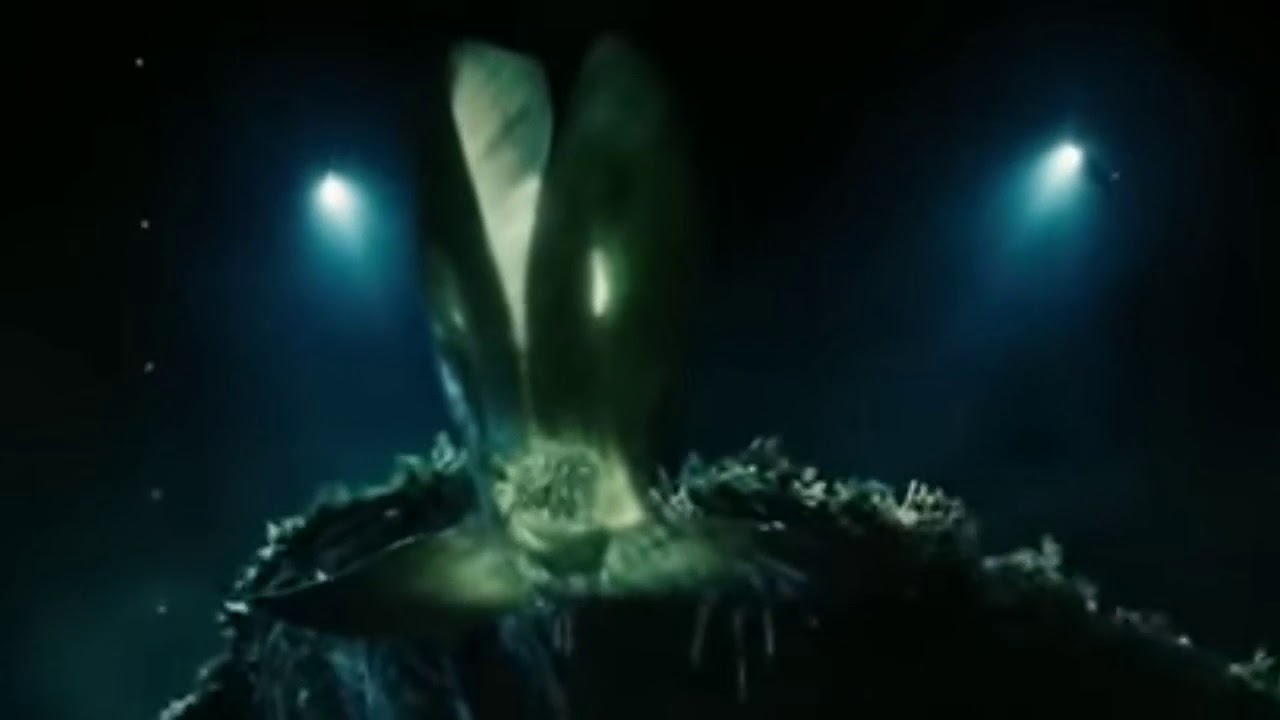 Hellboy contra El Dios del bosque - YouTube