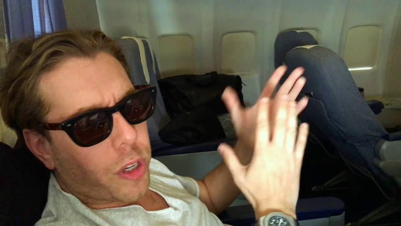 China Southern Airlines Pilot Won’t Stop Smoking Onboard - YouTube