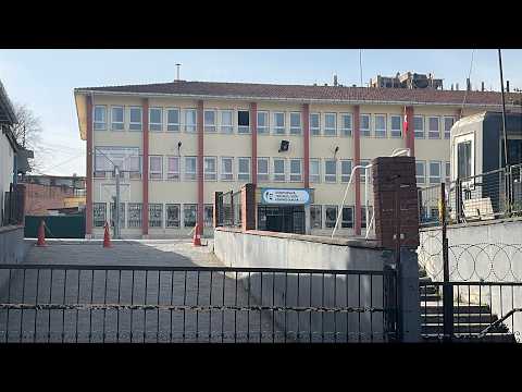 70 yaşındaki kapı görevlisi, okuldaki 2 kız öğrenciyi taciz ettiği gerekçesiyle tutuklandı