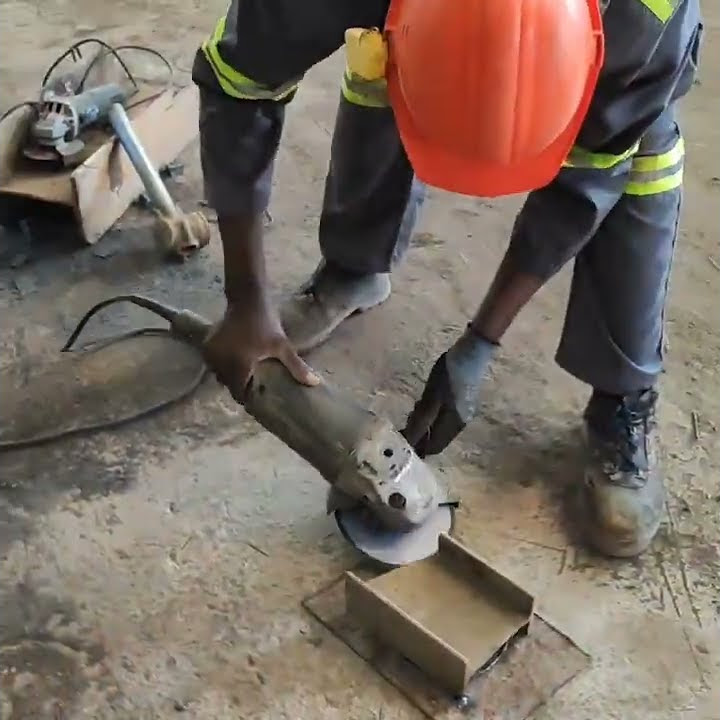 ressortir un disque sur une tôle de 3 cm avec la grande meule - YouTube