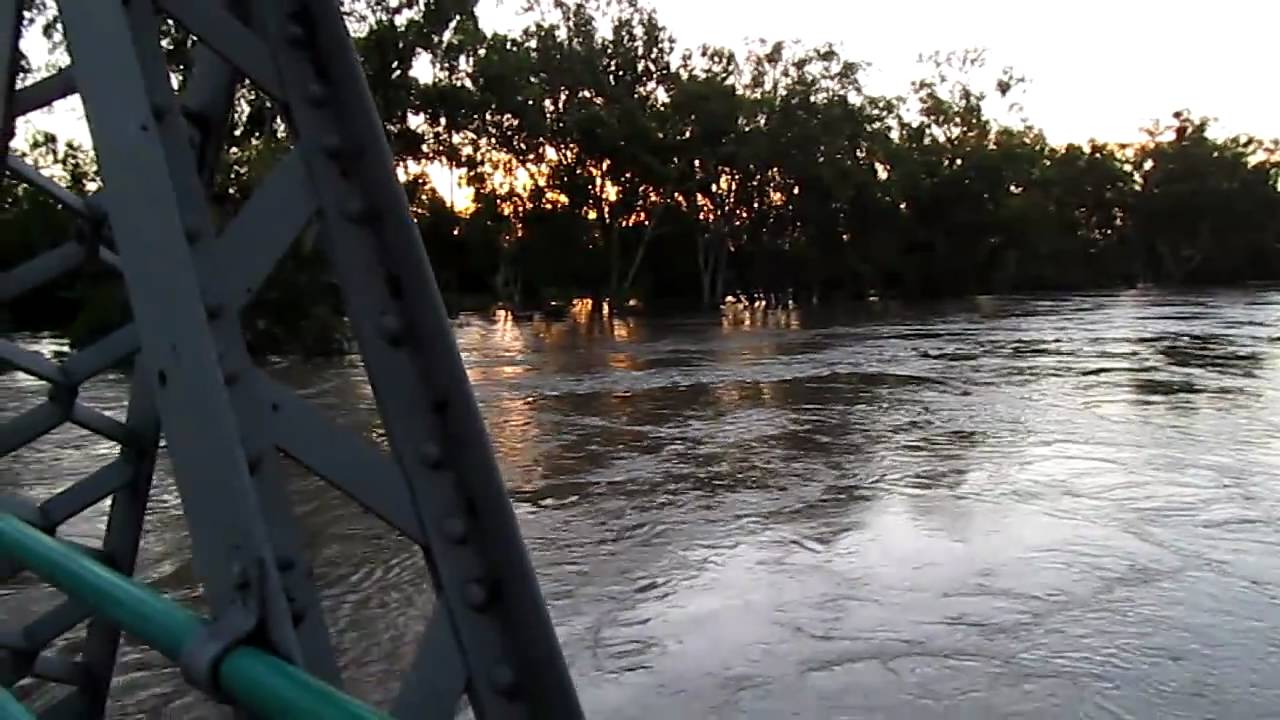 Macintyre River at Goondiwindi from the border bridge - YouTube