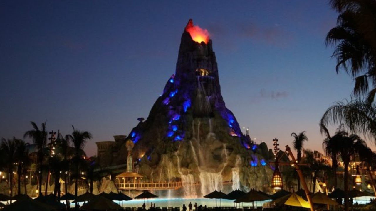 UNIVERSAL VOLCANO BAY AT NIGHT | MIGGY & ROSS | #UNIVERSALSTUDIOS # ...