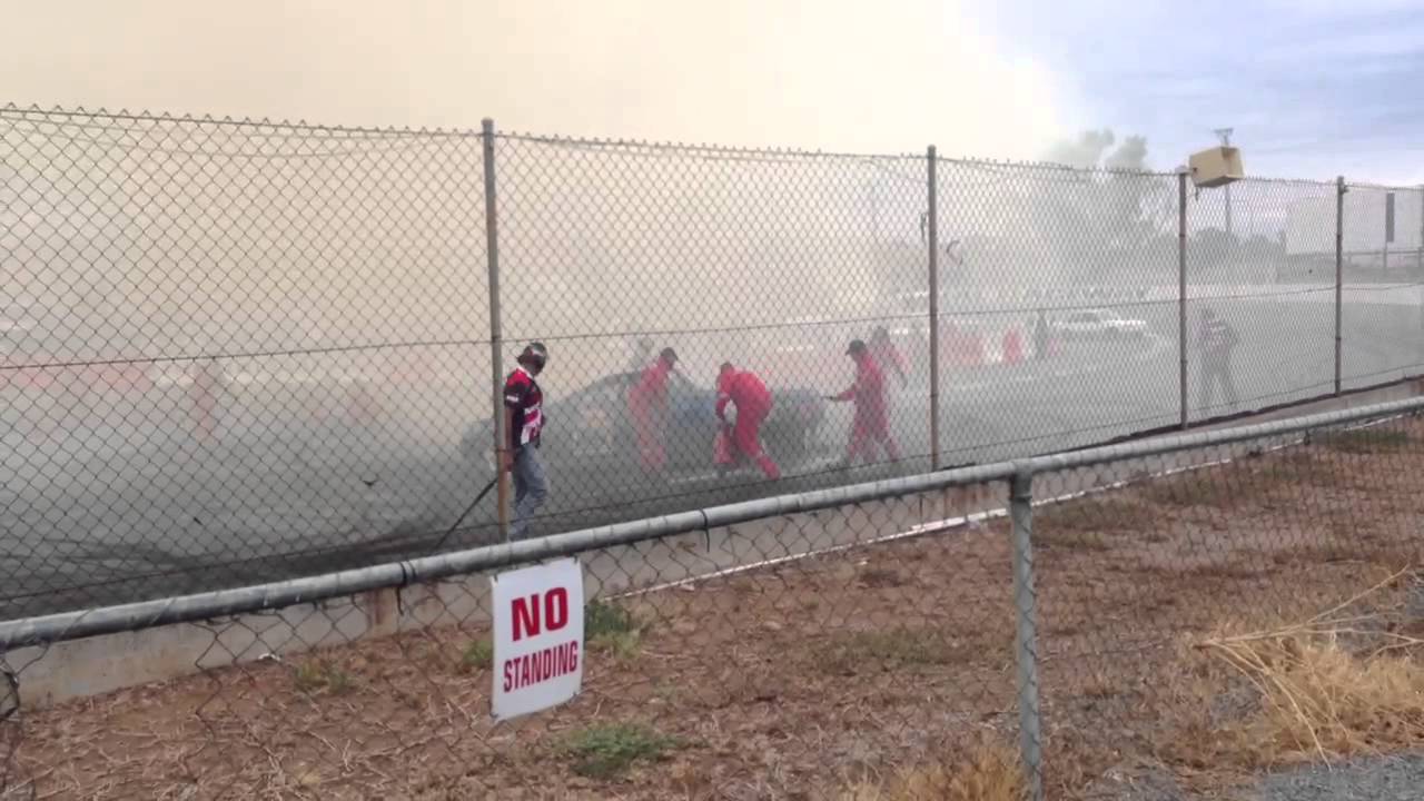 VE Burnout Adelaide International Raceway April 2013 - YouTube