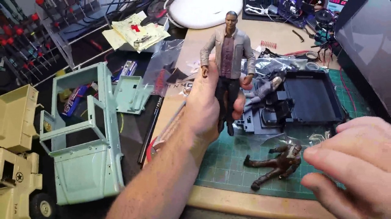 MN-90 1/12 Scale D90 Defender - Test of Driver Figure Sizes - YouTube