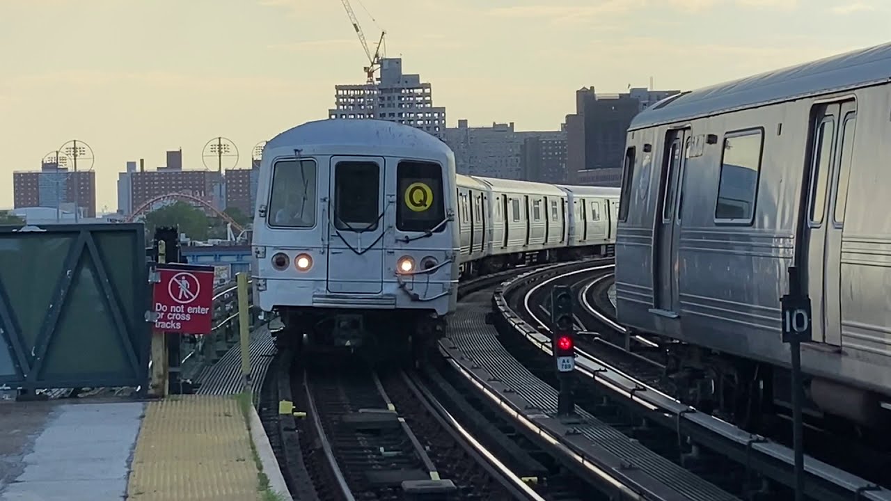 [MTA]: (Q) Train Action @ West 8th Street / NY Aquarium - YouTube