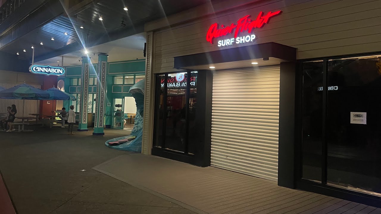 Universal Studios CityWalk last time going in Cinnabon & Show Surf Shop ...