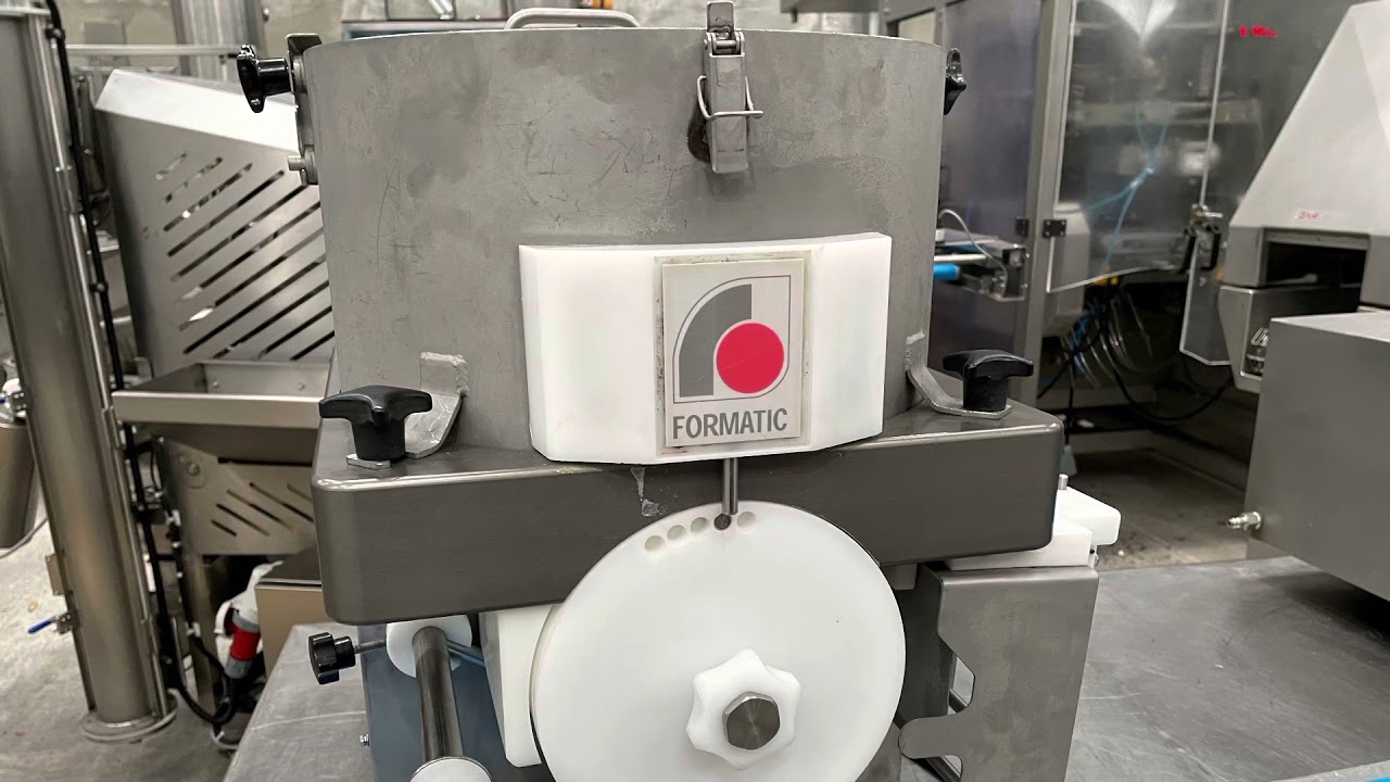 Deighton R2200 Formatic Burger Former - YouTube