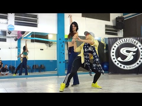 Stephanie Lucero and Barbara Gentile Bachata Class Demo (Buenos Aires)