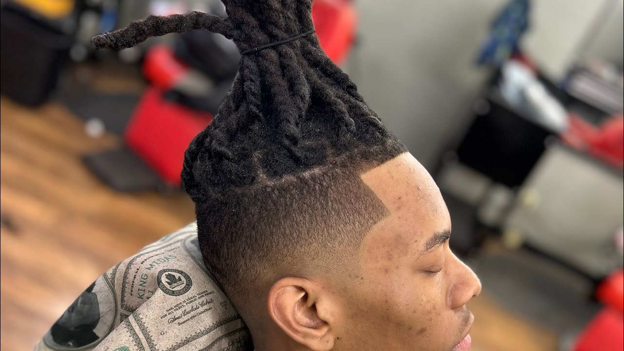 Drop fade with Locs on the top !! 💈 - YouTube