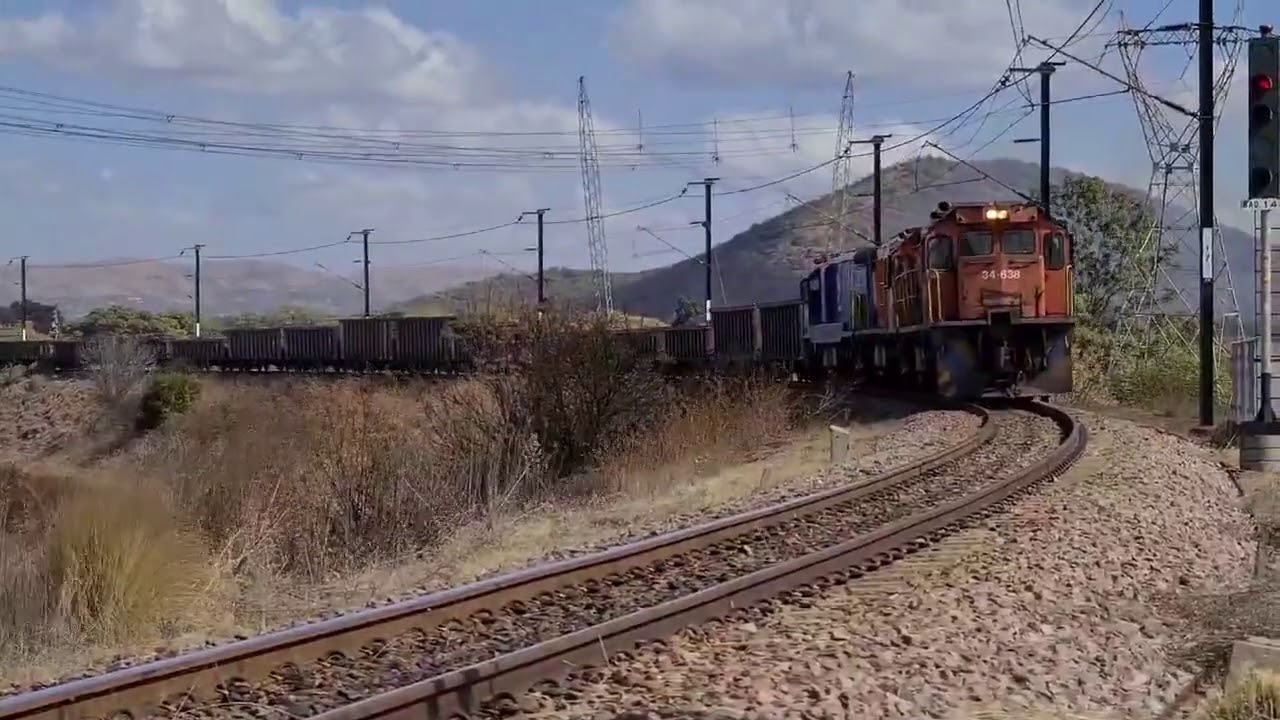 GM EMD Transnet (Spoornet livery) Class 34 diesels on a CAR, CMR and ...