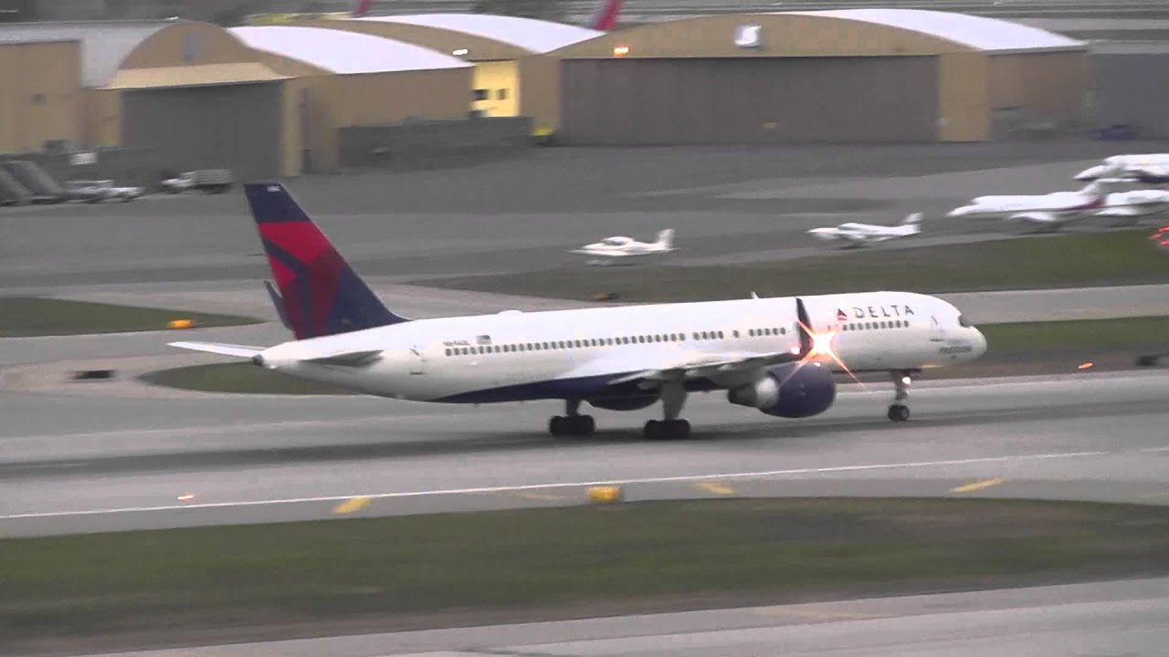 Delta Airlines 'Spirit of Freedom' Boeing 757-232 [N694DL] Takeoff ...