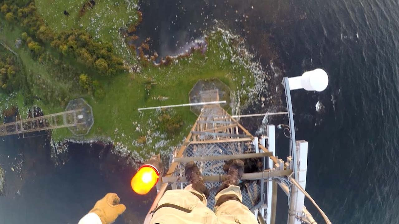 Daredevil Climbs 140 Mast With Birds Eye View - YouTube