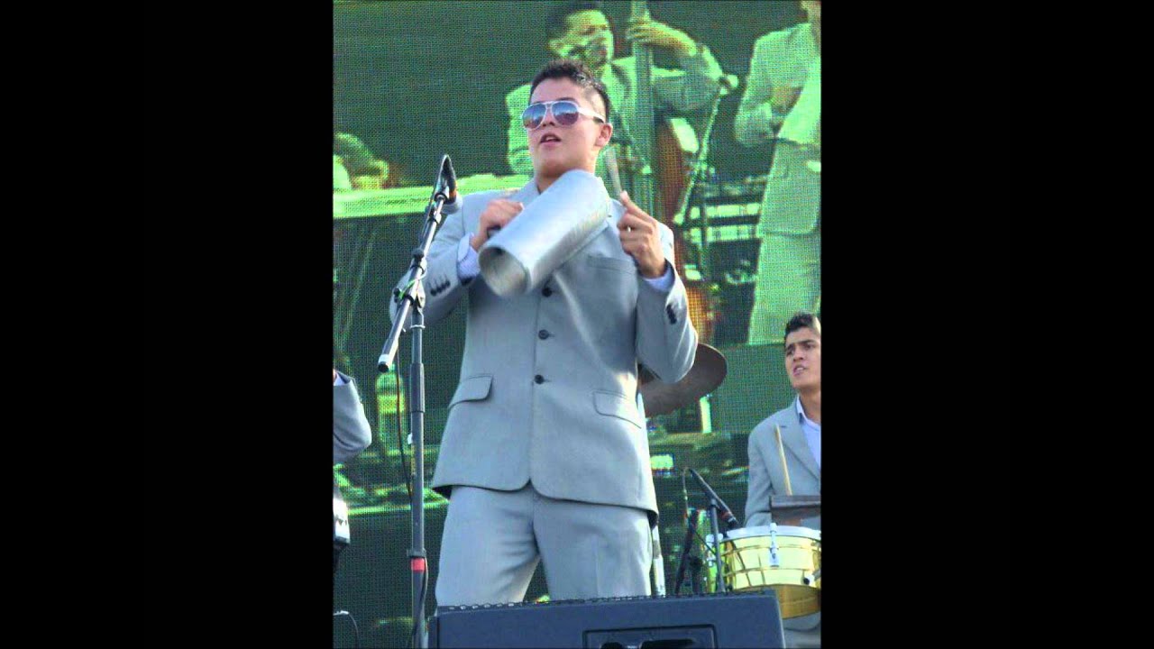 EL COMBO LOCO DE MIKE RODRIGUEZ (TU VAS A VOLAR) - YouTube