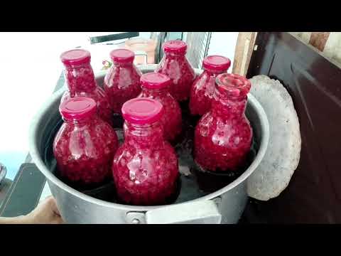 Qışın olmazsa olmazi qarağat kampotu və mürəbbəsi.