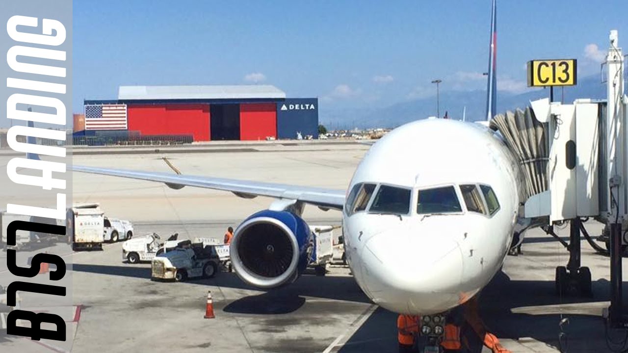 Delta Air Lines Boeing B757-200 landing at Salt Lake City - YouTube