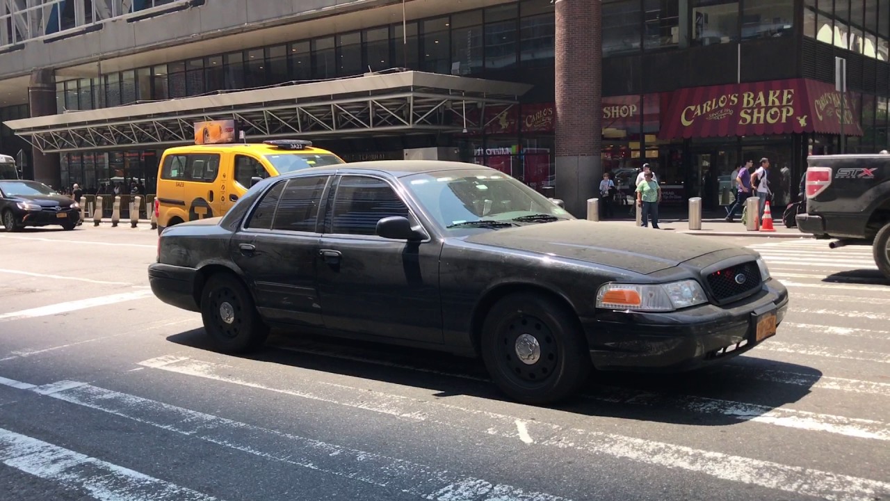 MULTIPLE UNMARKED NYPD UNITS RESPONDING TO A BAD TRAFFIC ACCIDENT IN ...