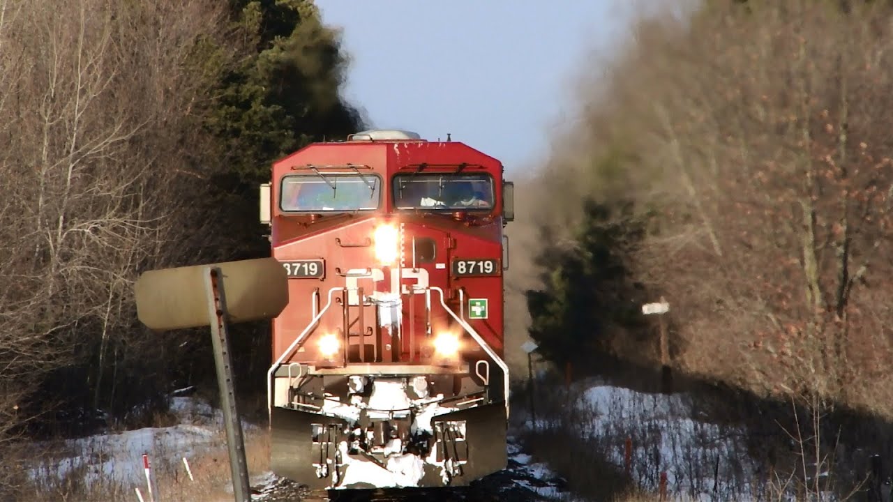 SOO! CP 8719 near Essa (29JAN2012) - YouTube