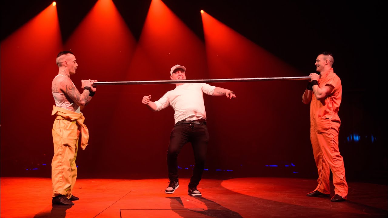 Duo Forza - limbo comical in Ohlala show - YouTube