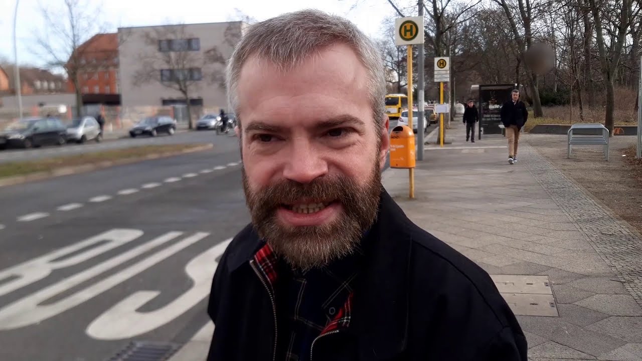 Interview: Dennis Ingo Schulz am 13.02.2020 in Berlin - YouTube