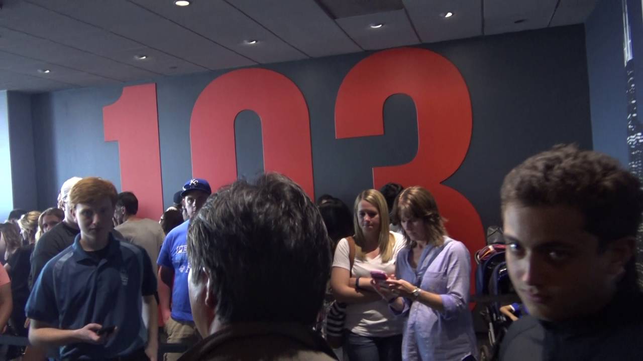 Going up on the Fast Schindler Elevators at Sears/Willis Tower Skydeck ...